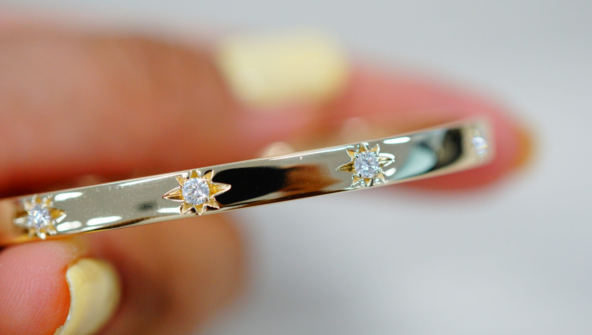 Minimalist Jewelry: Why (And How) to Create a Simple Signature Collection